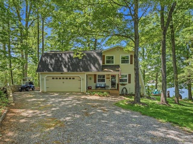 497 Long Island Dr, Moneta, VA 24121