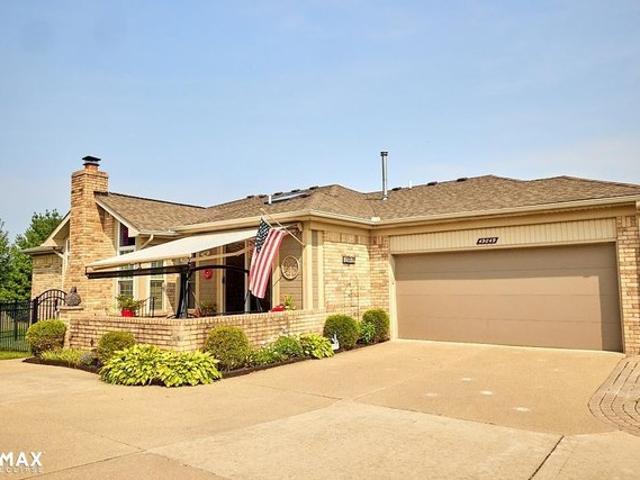 49849 Hidden Valley Dr, Macomb Township, MI 48044
