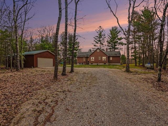 4985 White Pine Dr, Manistee, MI 49660