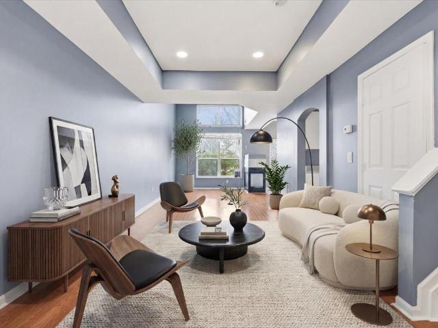 4983 Village Mews
