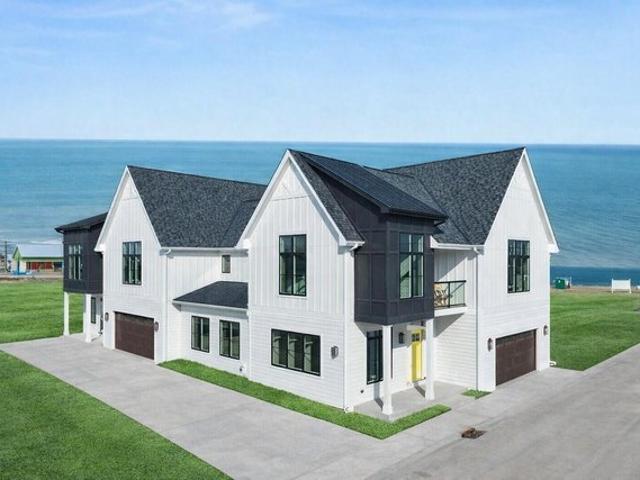 498 Bastle Wynd Unit 10, Port Washington, WI 53074