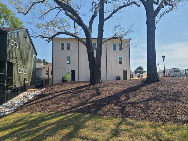 498 Burroughs Street SE 323