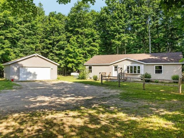 498 SW Silver Lake Rd, Traverse City, MI 49685