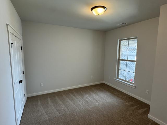 498 W Foxrun