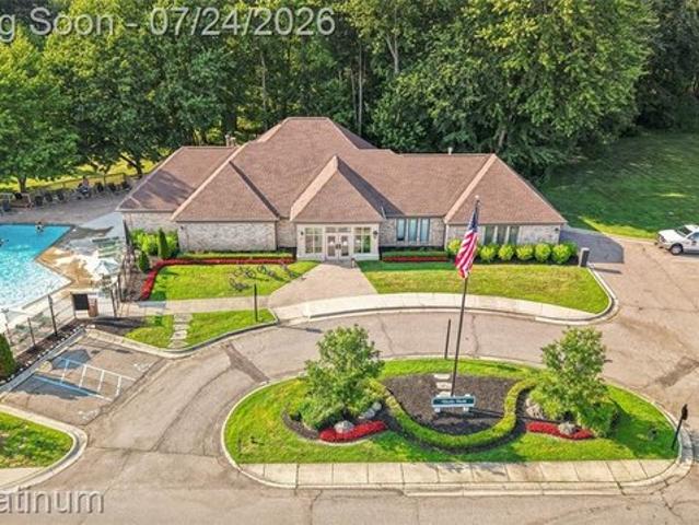 49949 Serenity Ln, Shelby Township, MI 48315