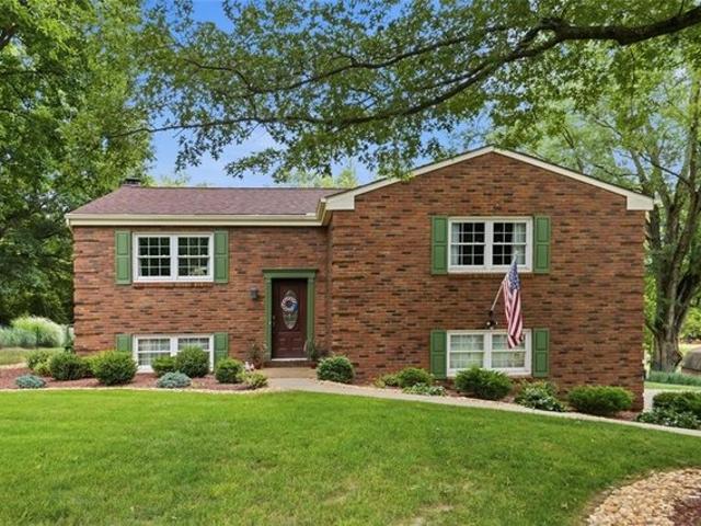 4996 Graphic Dr, Gibsonia, PA 15044