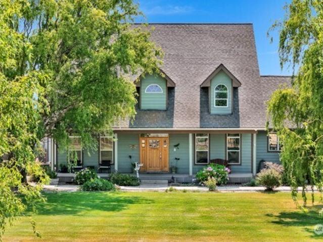 4997 NE Road 7.5
