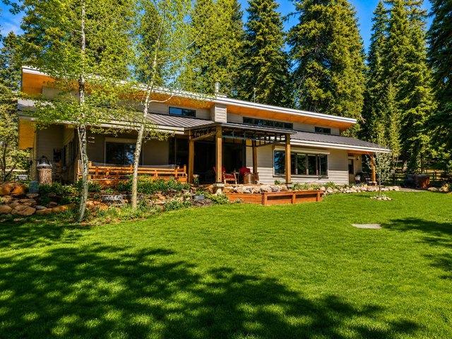 4990 E Hyatt Lake Rd, Ashland, OR 97520