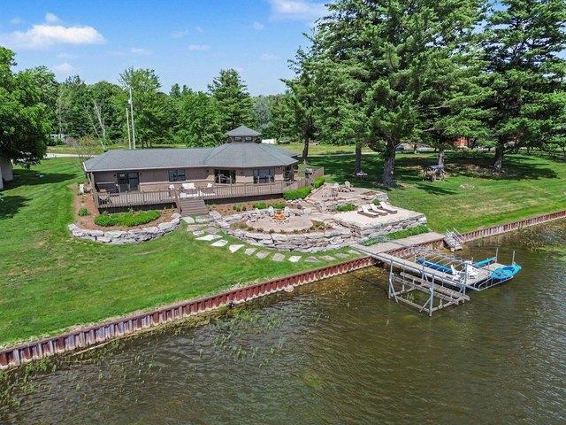 4991 N Pointe Dr, Sanford, MI 48657