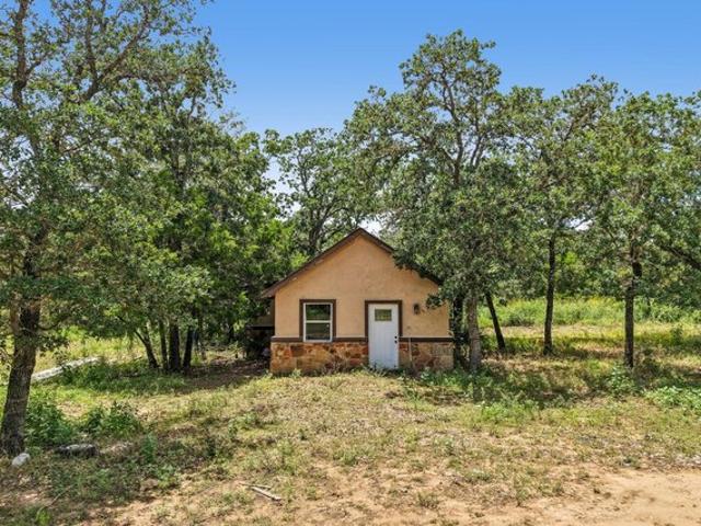 499 Bridgestone Ct, Lockhart, TX 78644