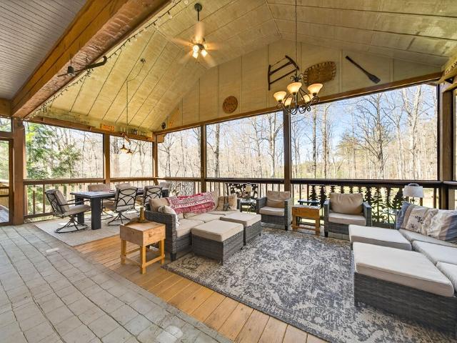 499 Hemlock Ln