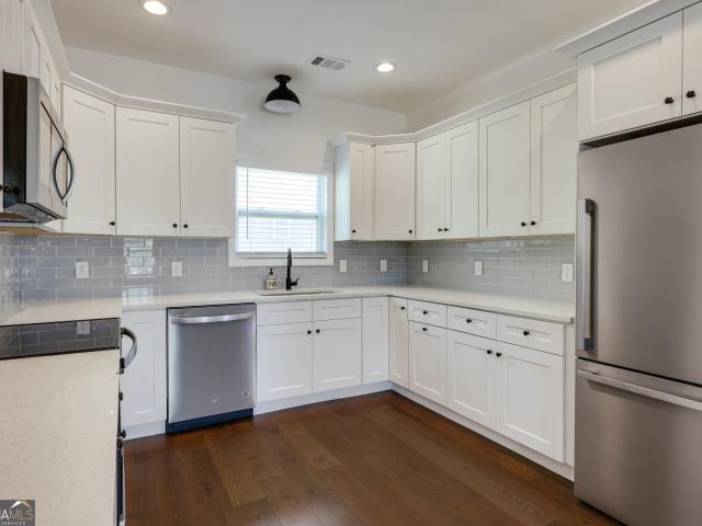 499 Little Oak Street