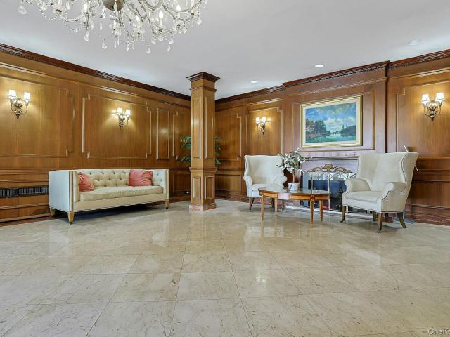 499 N Broadway 7i