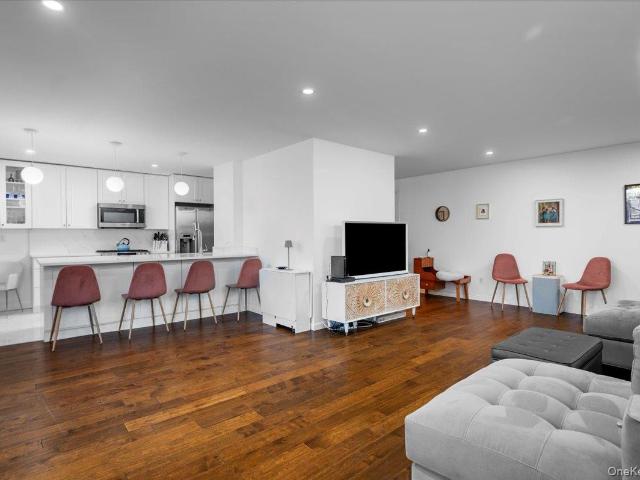 499 N Broadway 8F