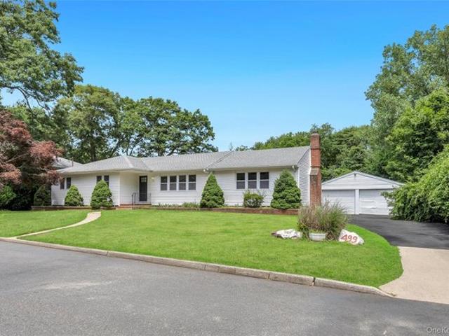 499 Silver St, West Babylon, NY 11704