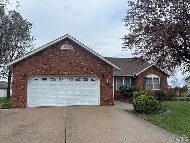 499 Redwood Dr, Aviston, IL 62216