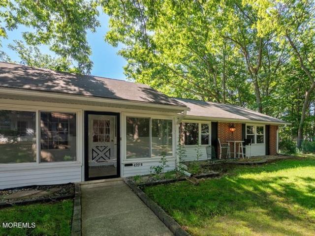 499B Thornbury Ct, Lakewood, NJ 08701
