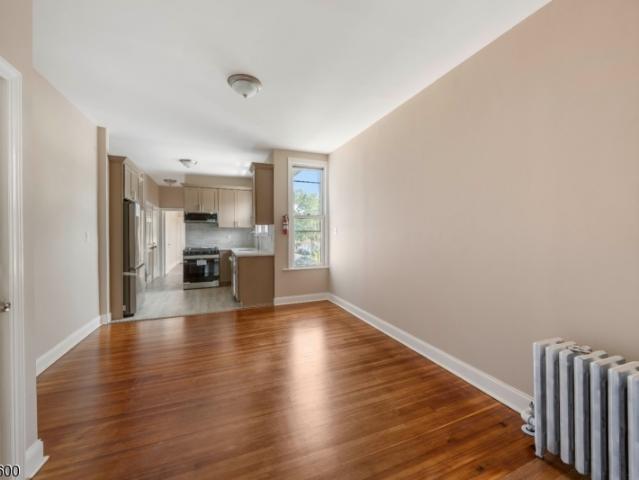 49 51 Caldwell Pl