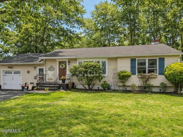 49 7th St, Belford, NJ 07718
