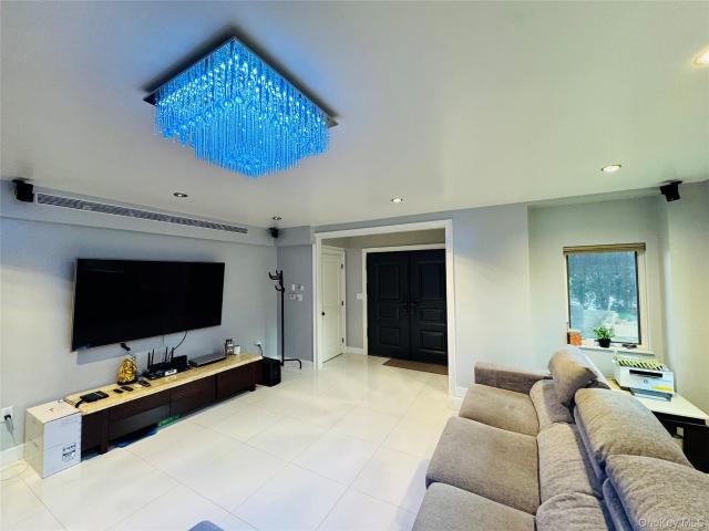 49 02 Marathon Parkway | Compass