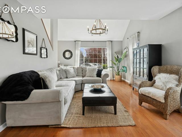 49 Top Gallant Rd 16, Stamford, CT