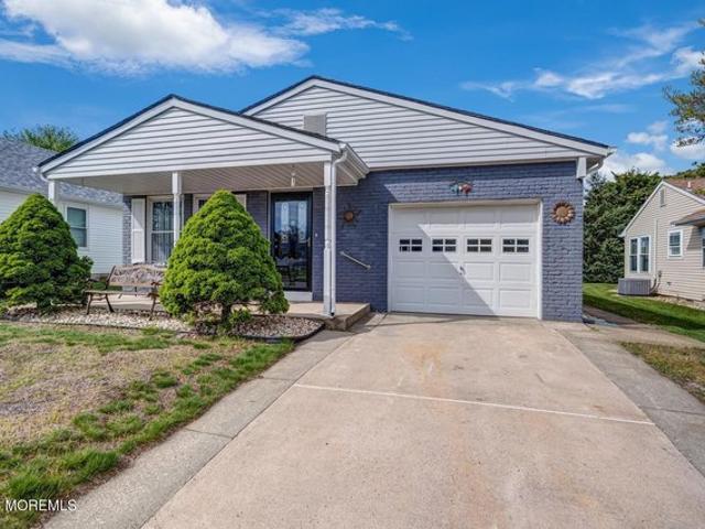 49 Trent Dr, Toms River, NJ 08757