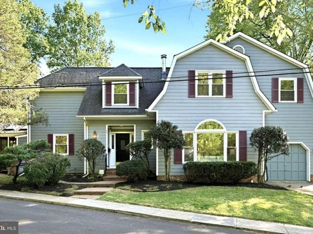 49 Wellesley Cir, Glen Echo, MD 20812