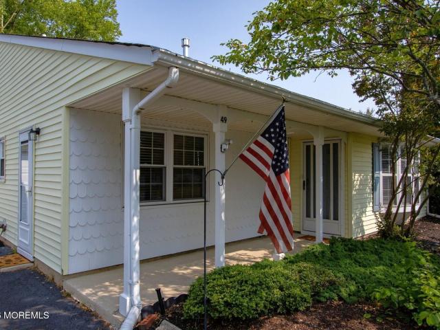 49 Williamsburg Drive