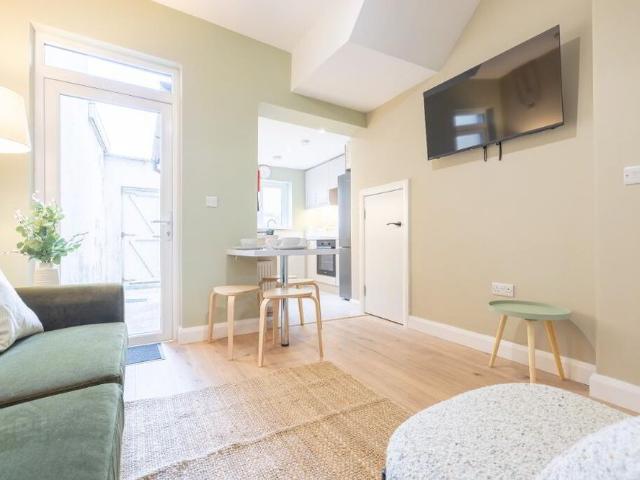 49 Woodcot, Belfast, BT5 5JB