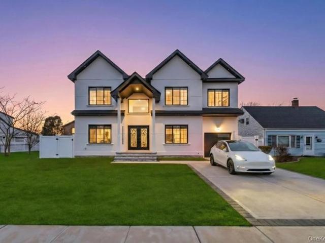 49 Anvil Ln, Levittown, NY 11756