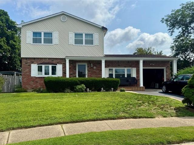49 Avis Dr, Holbrook, NY 11741