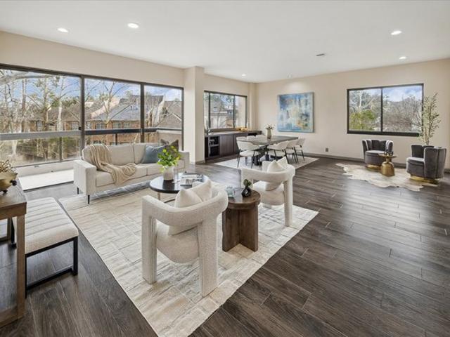 49 Briar Hollow Ln Unit 103, Houston, TX 77027