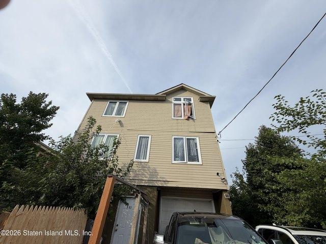 49 Center Pl, Staten Island, NY 10306