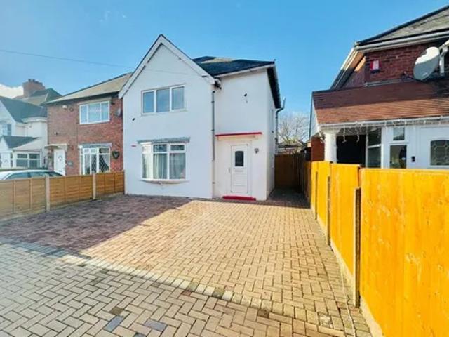 49 Chestnut Road, Bloxwich, WS3 1BD, United Kingdom | 3 bed duplex for rent #139544222 | Rentberry