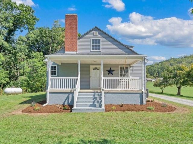 49 Coling Hollow Rd, Troutville, VA 24175