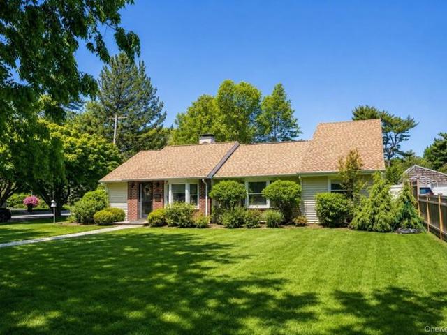 49 Clearview St, Huntington, NY 11743
