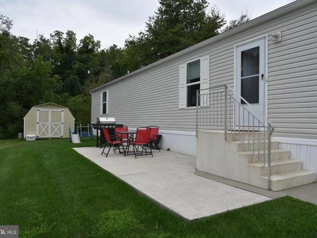 49 Daniel Rd W, Kutztown, PA 19530