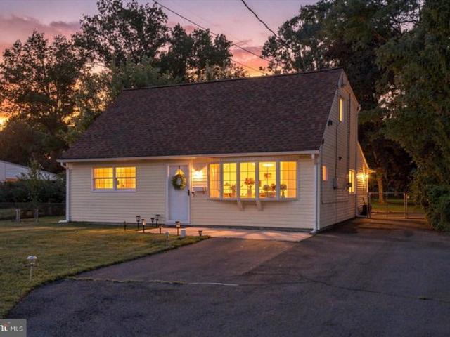 49 Dunmore Ave, Ewing, NJ 08618