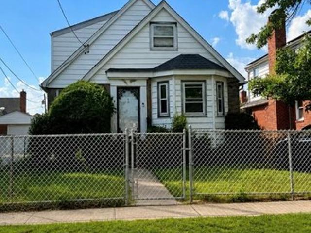 49 Everett St, Valley Stream, NY 11580