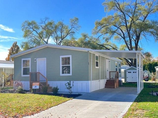 49 Flagler Dr, Olmsted Township, OH 44138