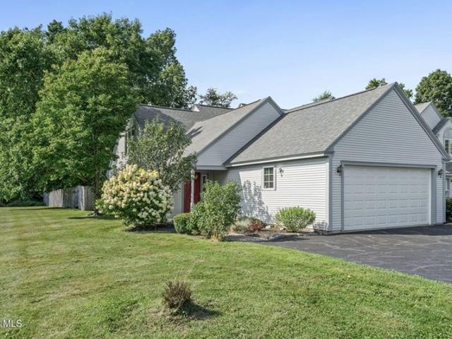 49 Gilbert St Apt 2D, Cambridge, NY 12816