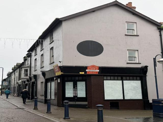 49 Great Darkgate Street, Aberystwyth. 4 bed flat to rent £2,200 pcm £508 pw