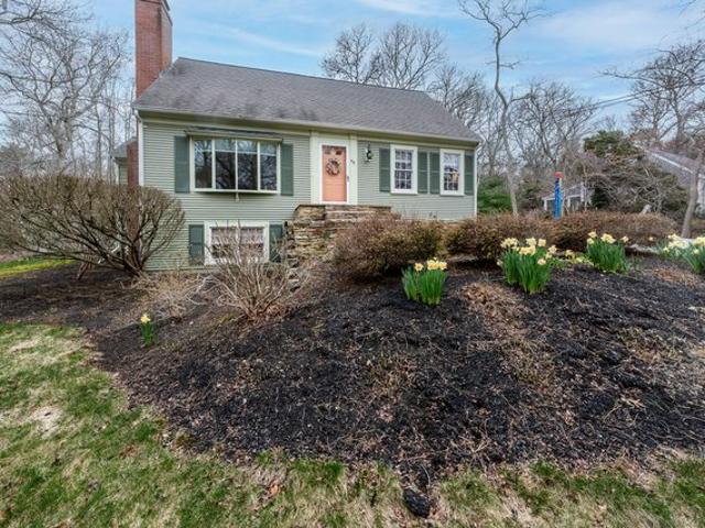 49 Great Hill Dr, West Barnstable, MA 02668