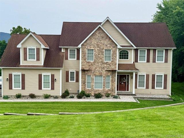 49 Harrisons Trl, Hopewell Junction, NY 12533