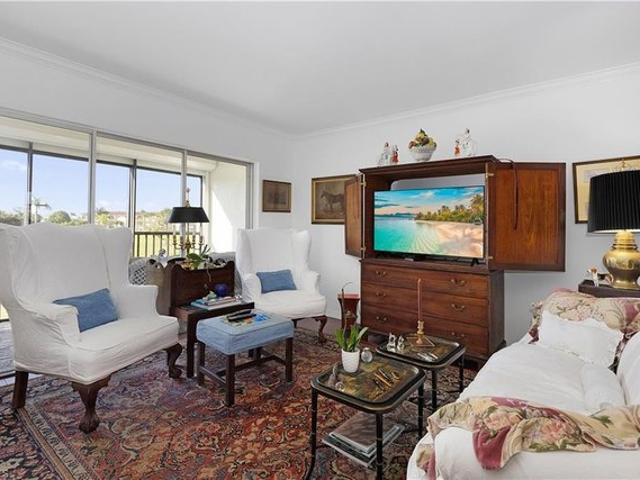 49 High Point Cir S Apt 208, Naples, FL 34103