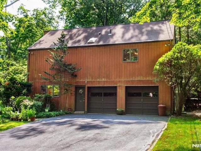 49 Hope Rd, Liberty Township, NJ 07838