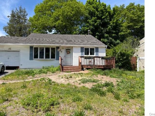 49 Huron St, Port Jefferson Station, NY 11776