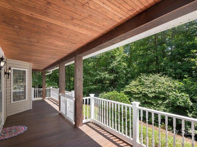 49 Indian Ridge Trl, Hendersonville, NC 28739