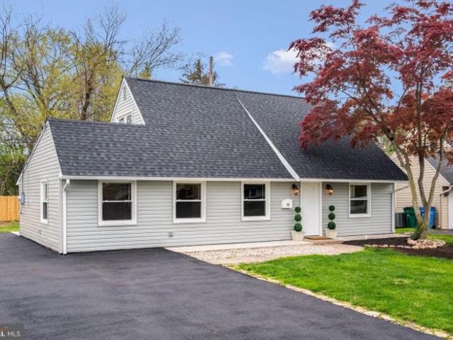 49 Kingwood Ln, Levittown, PA 19055