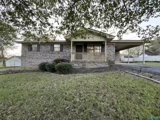 49 LEE AVE, RAINSVILLE, AL 35986 Single Family Residence For S.